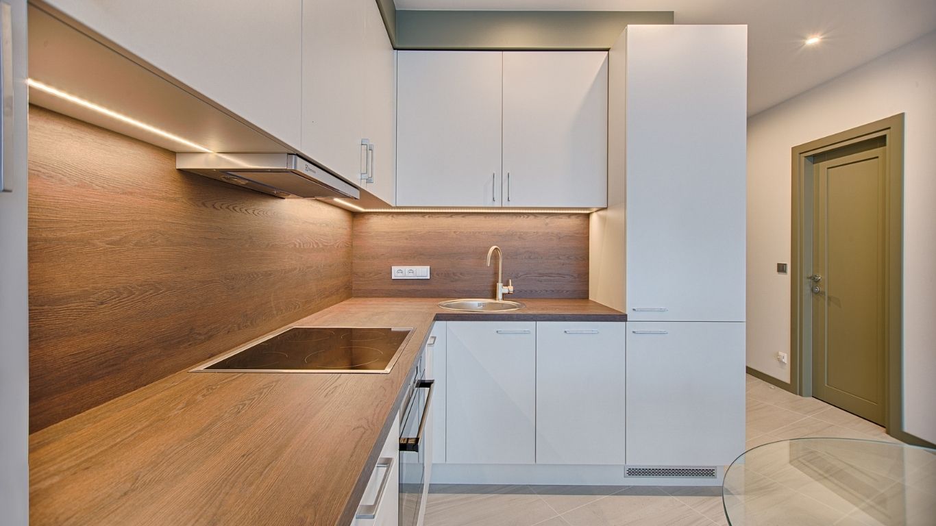 Jasa Kitchen Set Custom: Desain L-Shape untuk Dapur Efisien