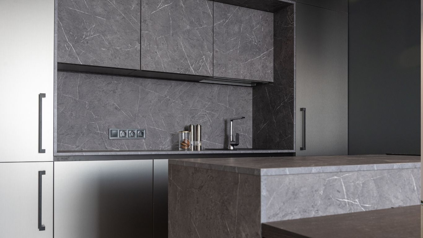 Jasa Kitchen Set Custom: Estetika Minimalis dengan Desain Tanpa Tarikan